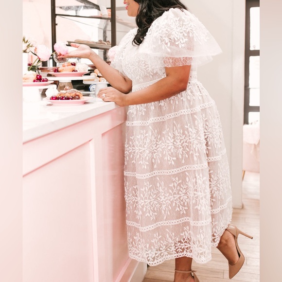 Ivy City Co | Dresses | Sicily Flutter Sleeve Dress In Champagne Lining ...